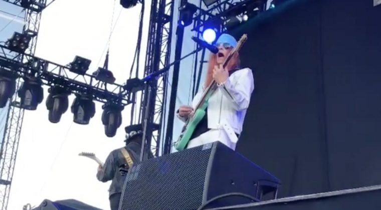 Weezer homenageia-zoa o Guns N Roses em show - POP FANTASMA